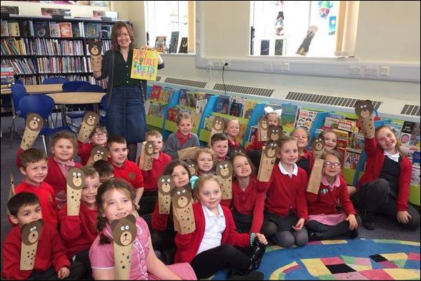Pontllanfraith and Deri pupils enjoy author’s visit to libraries