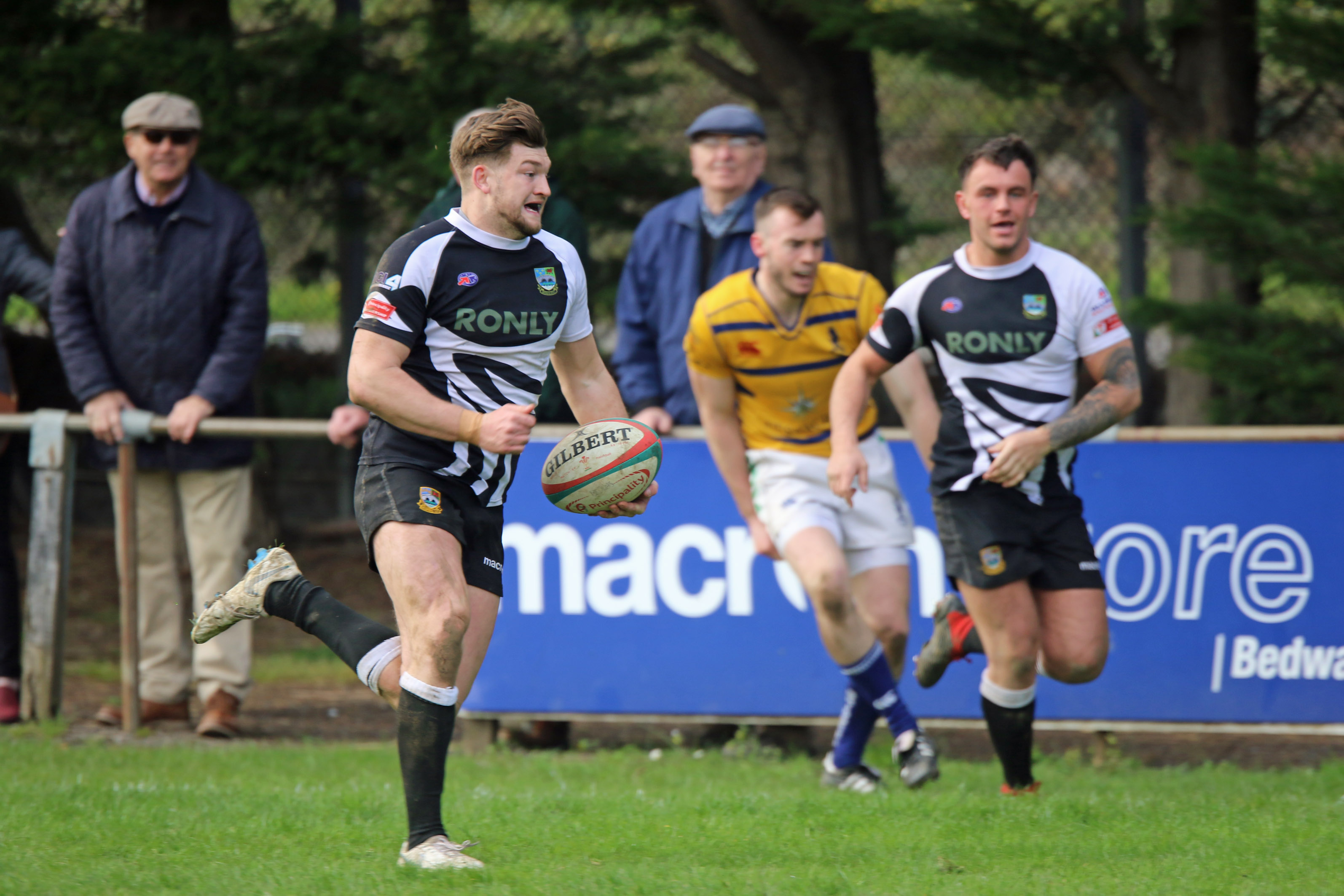 Bedwas survive late scare to beat relegation rivals Bridgend