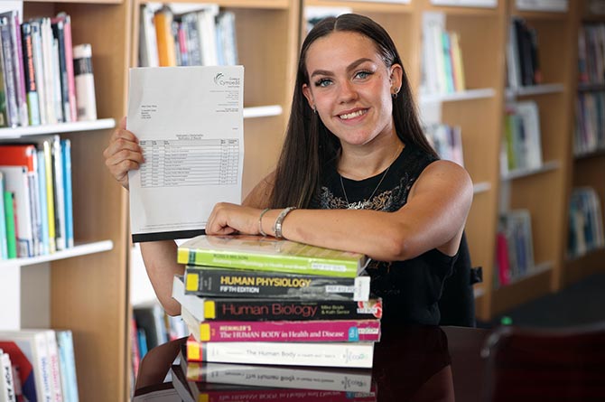 Caerphilly: Coleg y Cymoedd pupil Celyn Rose's A-Levels story