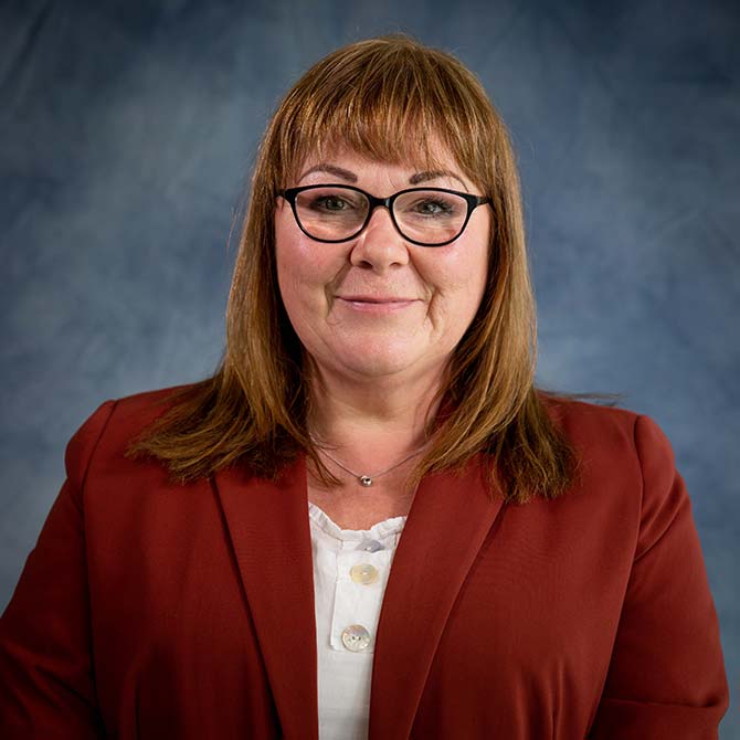 Peredur Owen Griffiths raises Caerphilly Children's Centre in Senedd