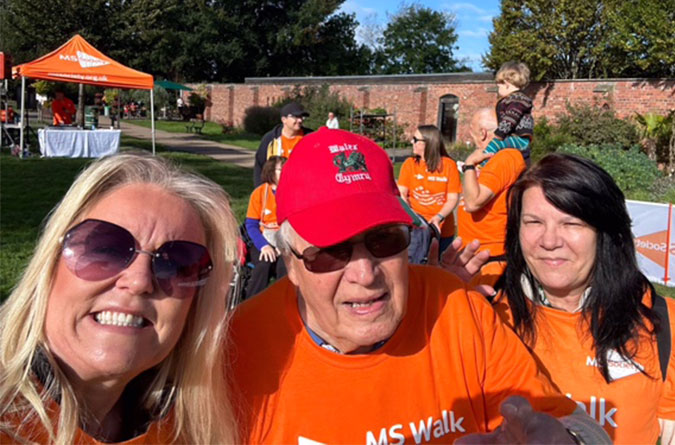 Bargoed: 90-year-old with arthritis takes on charity walk for late wife