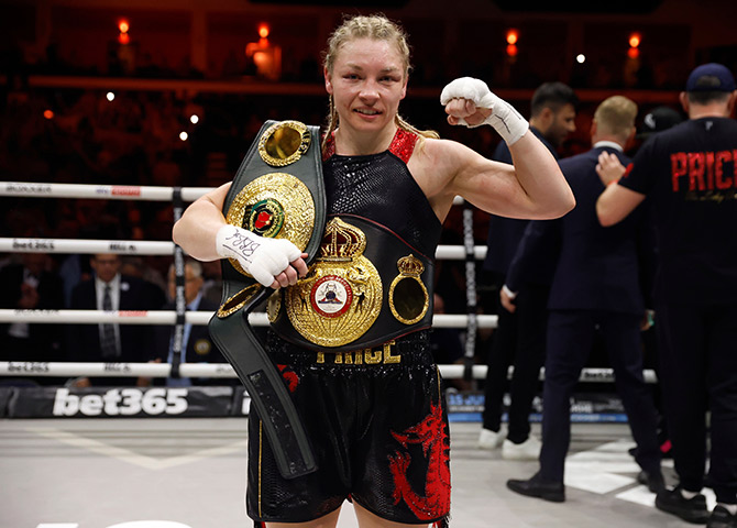 Lauren Price beats Jessica McCaskill to become boxing world champion