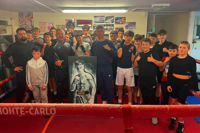 Rising Abertridwr boxing star Mark Davies extends run to 7-0