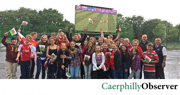 Ysgol Gyfun Cwm Rhymni pupils cheer on Caerphilly's Aaron Ramsey