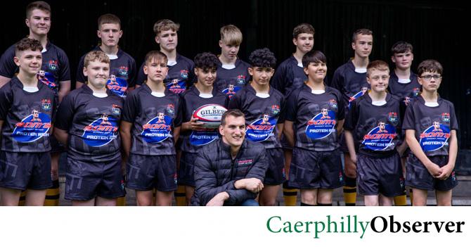 Rugby star Sam Warburton visits Crumlin RFC under-15s