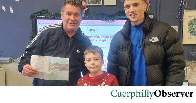 Ty'n y Wern pupils design mural for Trethomas Bluebirds FC