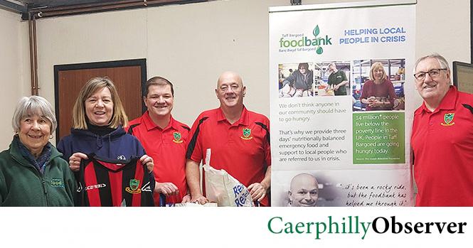 Nelson Cavaliers AFC donates to Taff Bargoed Foodbank