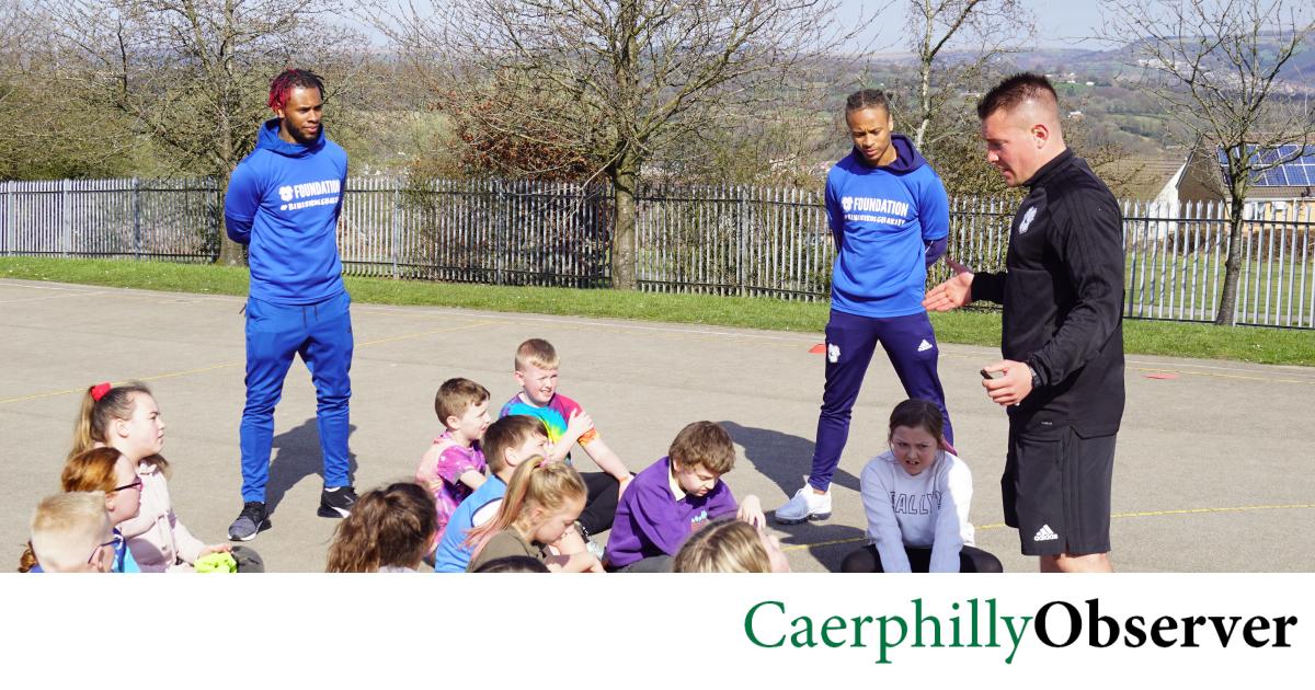 Cardiff City stars surprise Pontllanfraith school children with visit